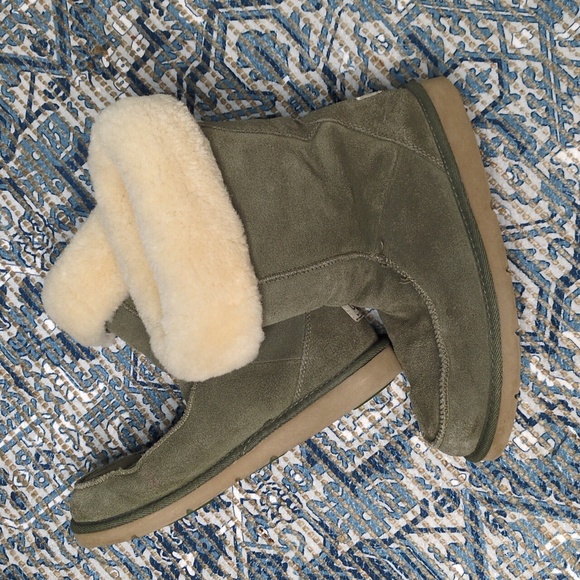 UGG | Shoes | Rare Color Ugg Australia Sage Green Leather Sheepskin ...